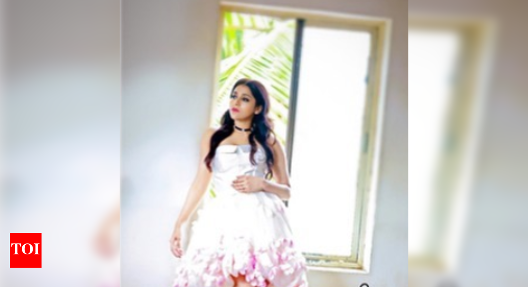 TV host Rashmi Gautam opens up on Extra Jabardast celebrating 200th ...