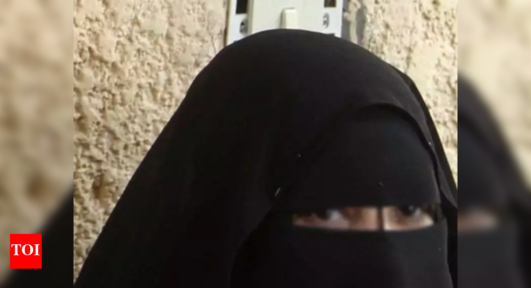 Bus driver demands Muslim woman to remove her niqab in UK - Times of India