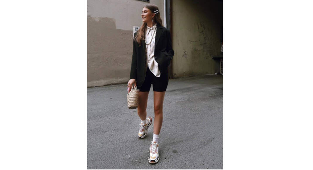 This out-of-the-box outfit has become the newest official trend around ...