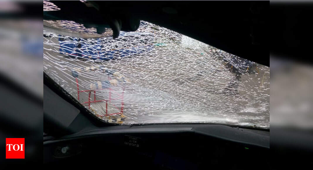 Plane Windshield Crack: Dreamliner windshield cracks on Delhi-Kolkata ...