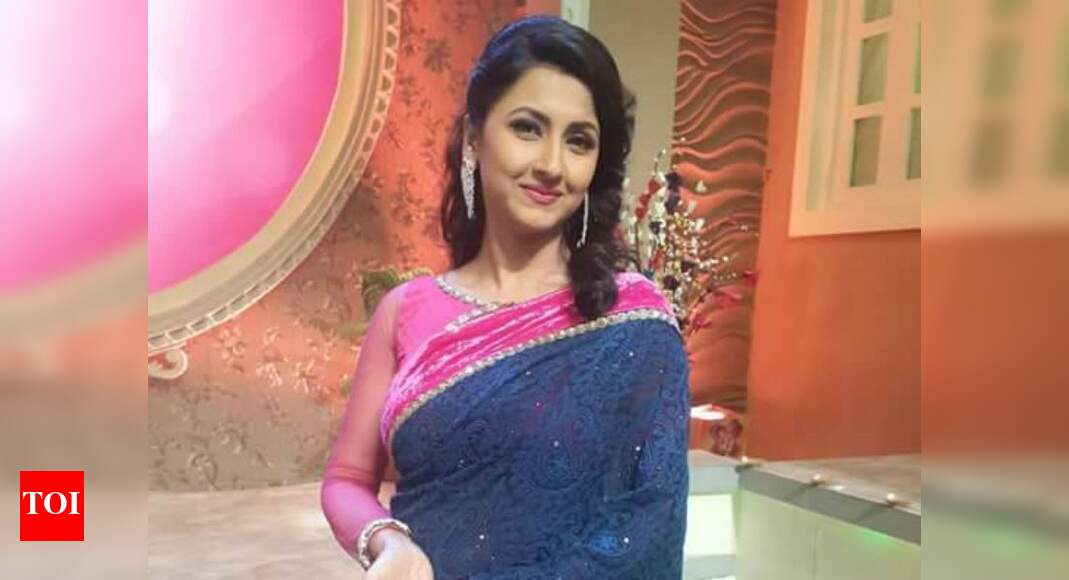 Actress Rachna Banerjee spends fun-time with the crew; See the pic ...