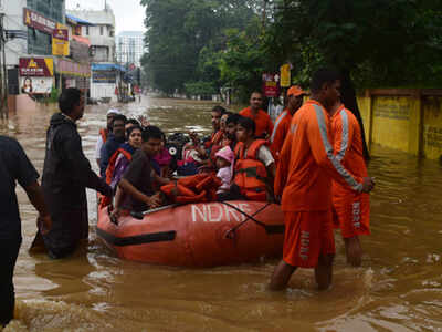 Kerala floods: Rescue efforts hampered by lack of boats | Kochi News ...