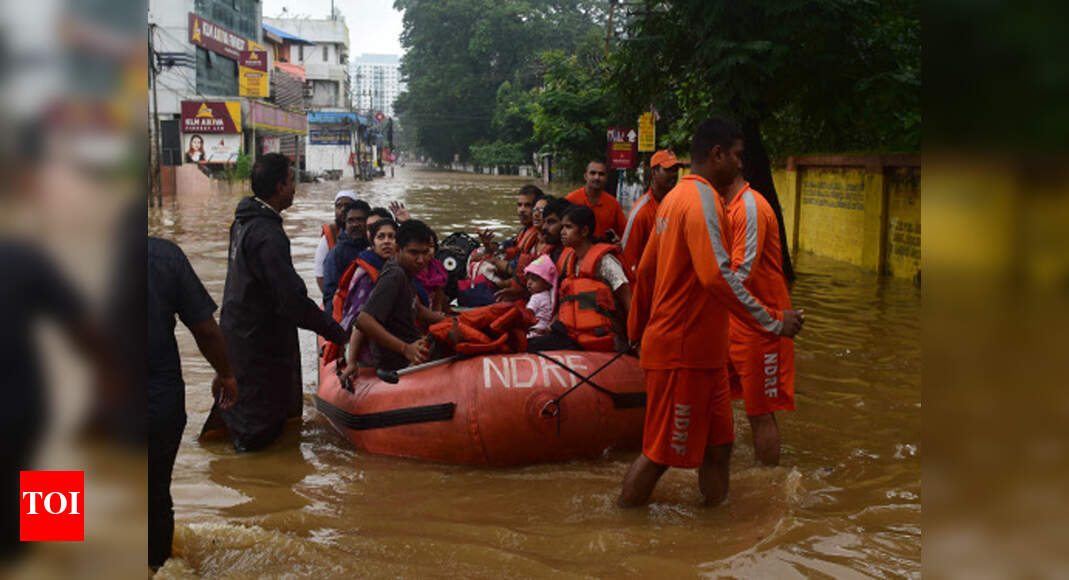 Kerala floods: Rescue efforts hampered by lack of boats | Kochi News ...
