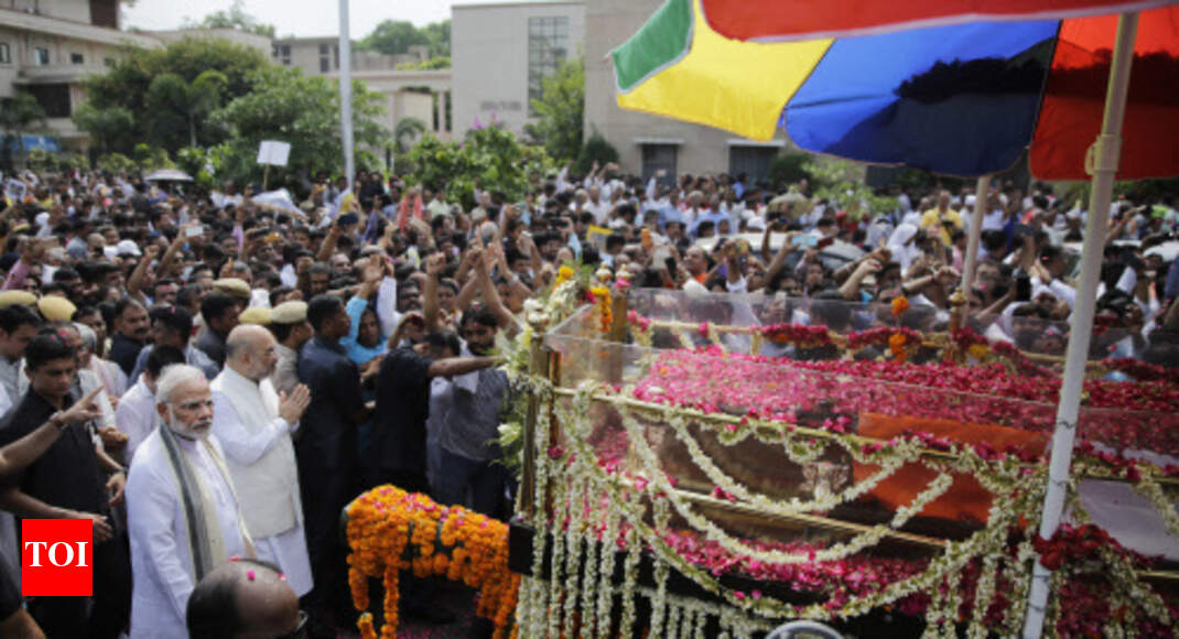 Modi follows in Atal’s wake, one last time | India News - Times of India
