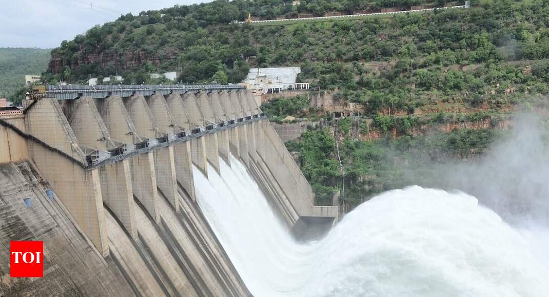 Krishna River makes way towards Nagarjuna Sagar from Srisailam ...