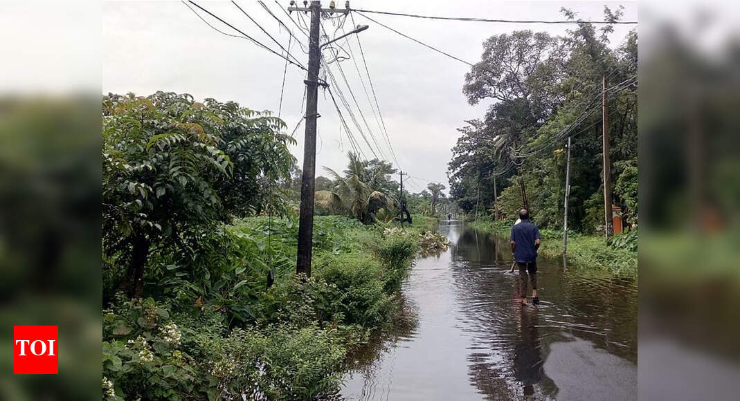 Alappuzha Town Canals: Kerala floods: Canals in Alappuzha town ...