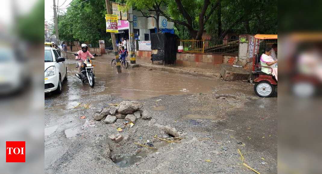 Open sewer in middle of road - Times of India