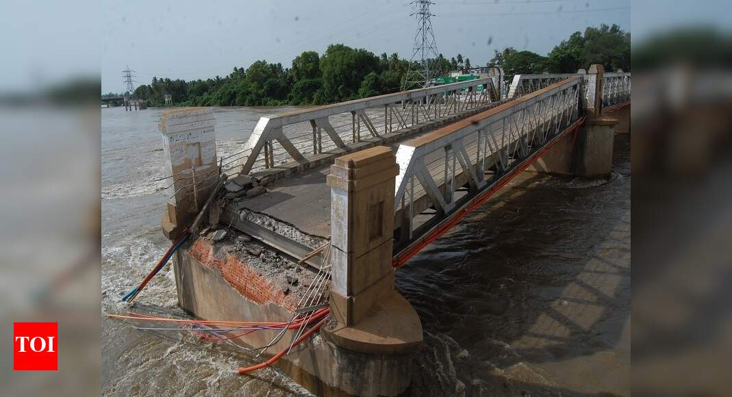 Two piers of Kollidam bridge break, plunge into raging river | Trichy ...