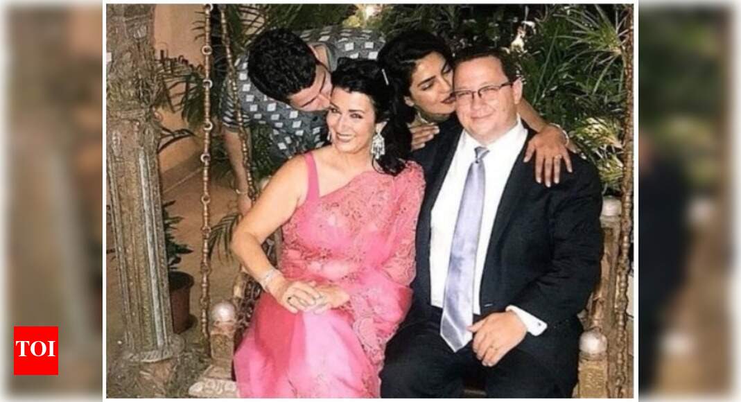 Priyanka Chopra and Nick Jonas engagement bash: Chopra and Jonas ...