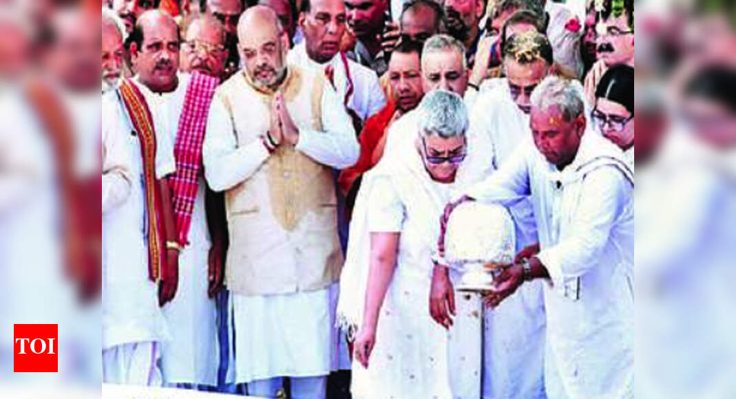 Atal Bihari Vajpayee: Atal ash immersion: Several glitches mar ceremony ...