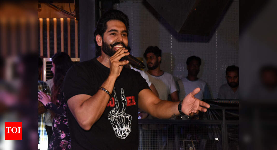 Punjabi singer Parmish Verma performs at a Jaipur nightclub | Events ...