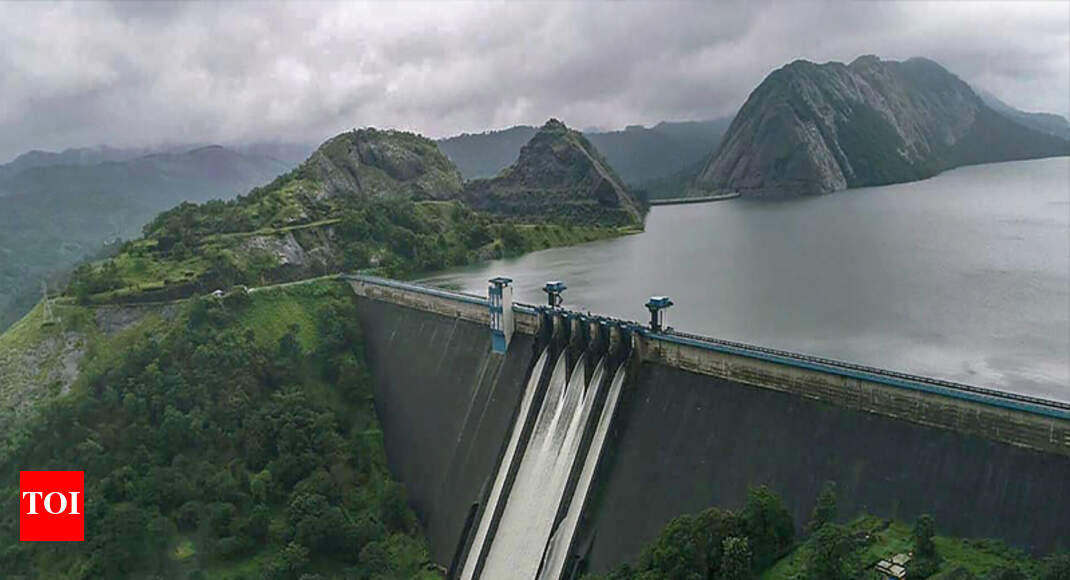 Kerala Floods Water Level Comes Down In Idukki Dams Kochi News