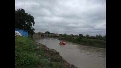 8-year-old boy swept away in nullah | Nagpur News - Times of India