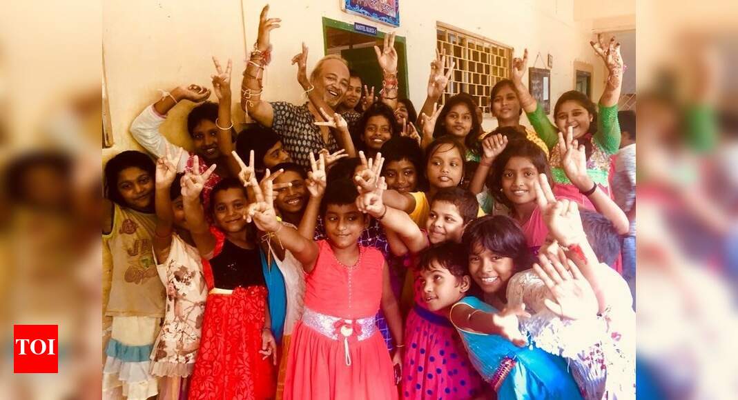 Soumitra Ray celebrates Rakhi and how! | Bengali Movie News - Times of ...