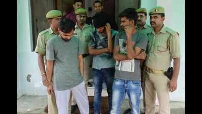 Cheque cloning gang busted, police recovers 1754 cloned cheques | Agra ...