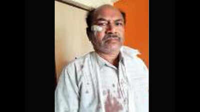 Potholed road in Thane lands senior citizen in hospital | Mumbai News ...