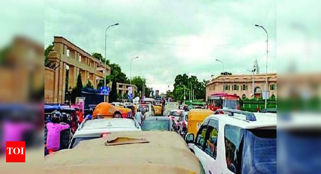 Traffic troubles: Rain adds to jams on major arteries | Lucknow News ...