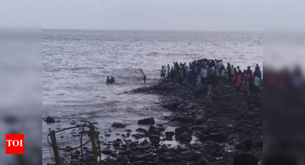 Clean Up Marshals Save Drowning Woman Clean Up Marshals At Bandra