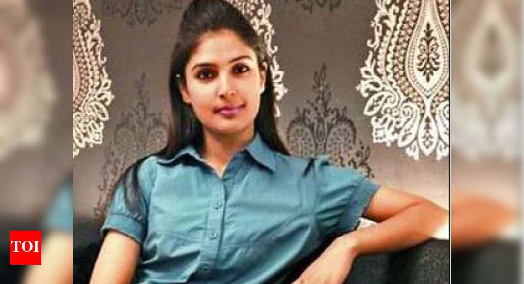 Iram Habib: Kashmir gets its first Muslim woman pilot | India News ...