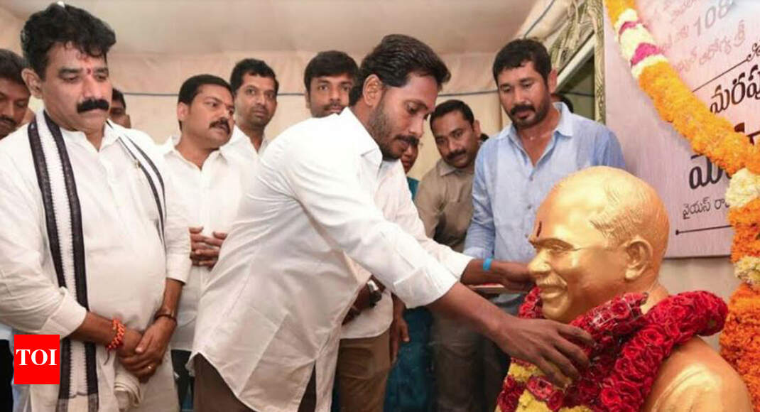 YS Rajasekhara Reddy: YSRCP chief Jaganmohan Reddy pays tributes to ...