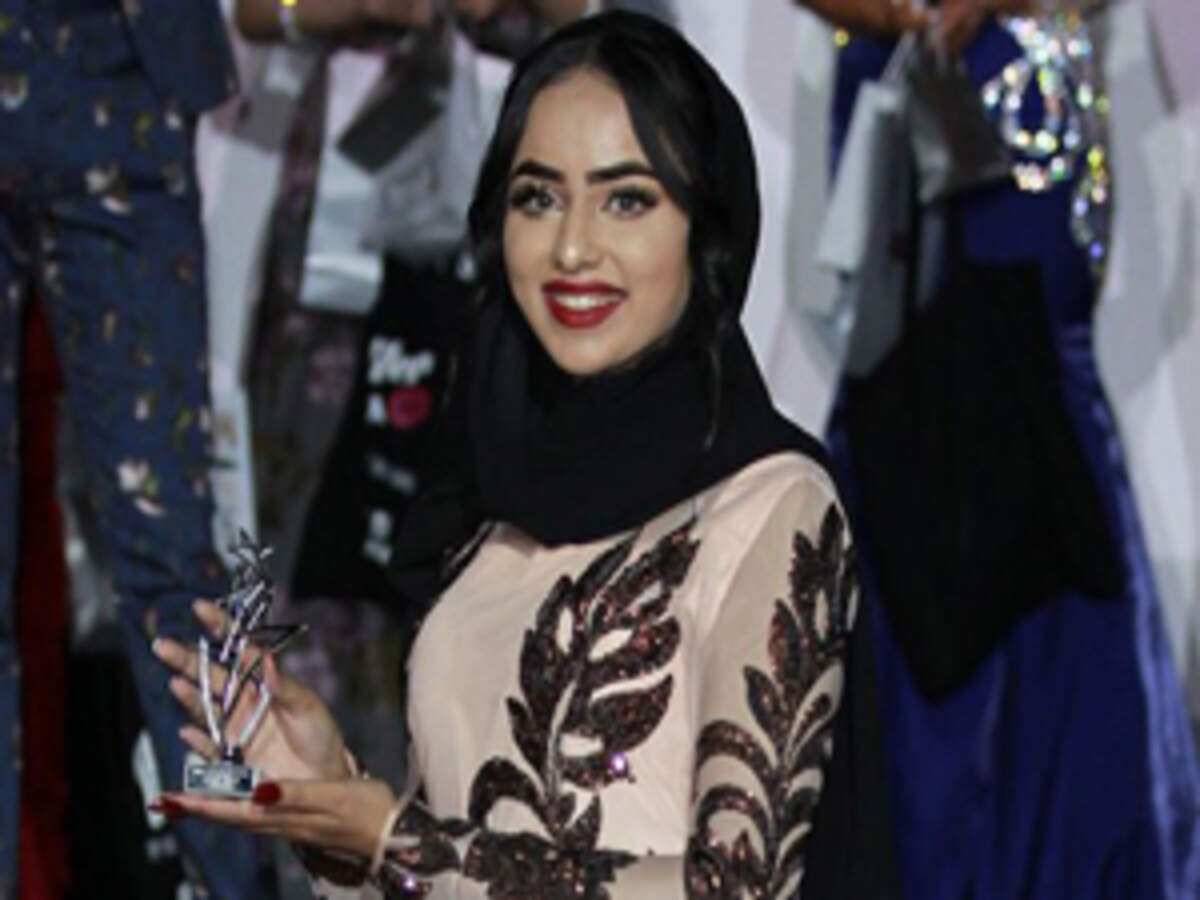 Muslim Beauty queen defies stereotypes and wears a hijab at finale