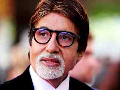 Amitabh Bachchan shares picture of his fans waiting outside his ...