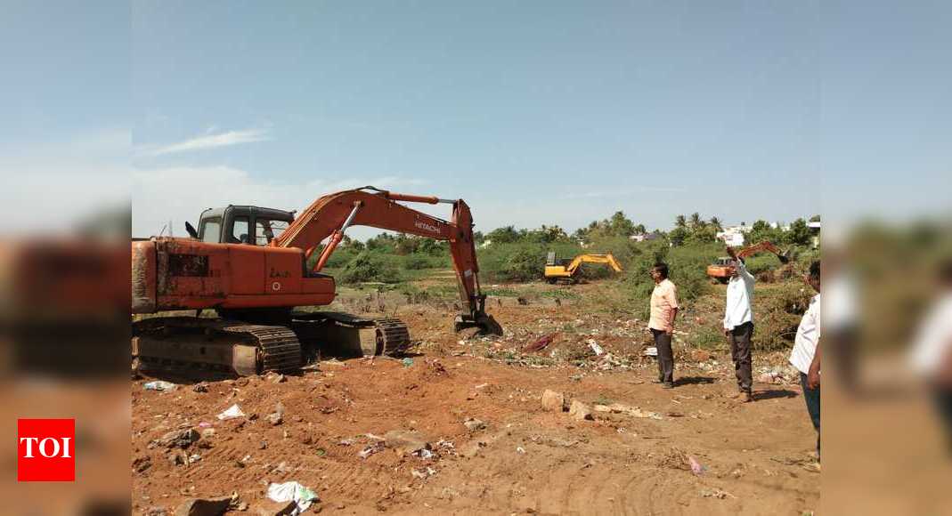Trichy Corporation begins Valaatiyar tank desilting | Trichy News ...