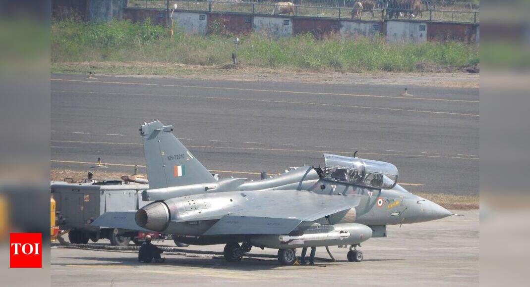 IAF aircraft conducts mid-air refuelling of Tejas fighter jet | India ...