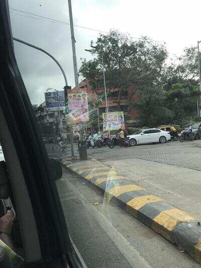 hoarding blocking traffic signal - Times of India