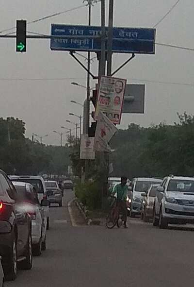 Hoarding covering traffic signal - Times of India