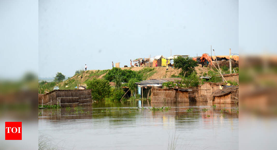 RIVERS IN SPATE: Rivers in spate, flood threat looms over Bihar | Patna ...