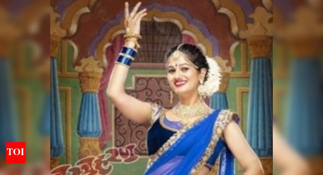 Resham takes a break from play and cooks mutton | Marathi Movie News ...