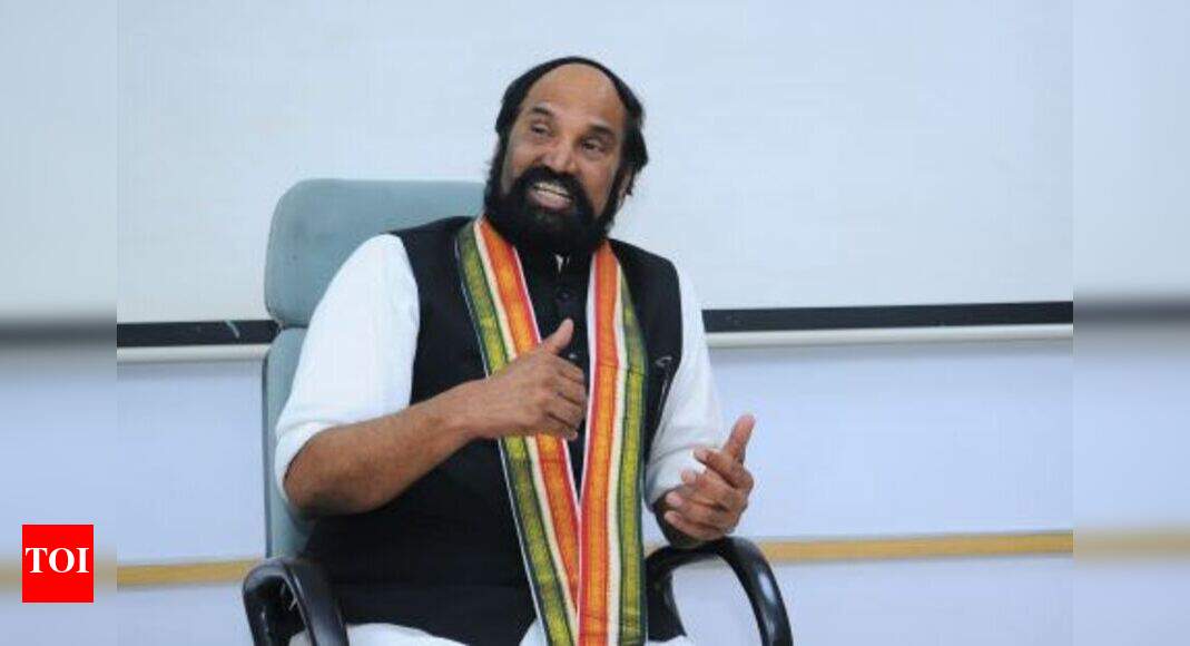 ‘War between KCR kin and people, not Congress and TRS’ | Hyderabad News - Times of India