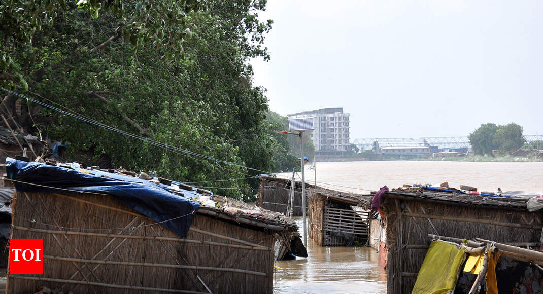 Patna flood: Dam water poses flood threat to Patna | Patna News - Times ...