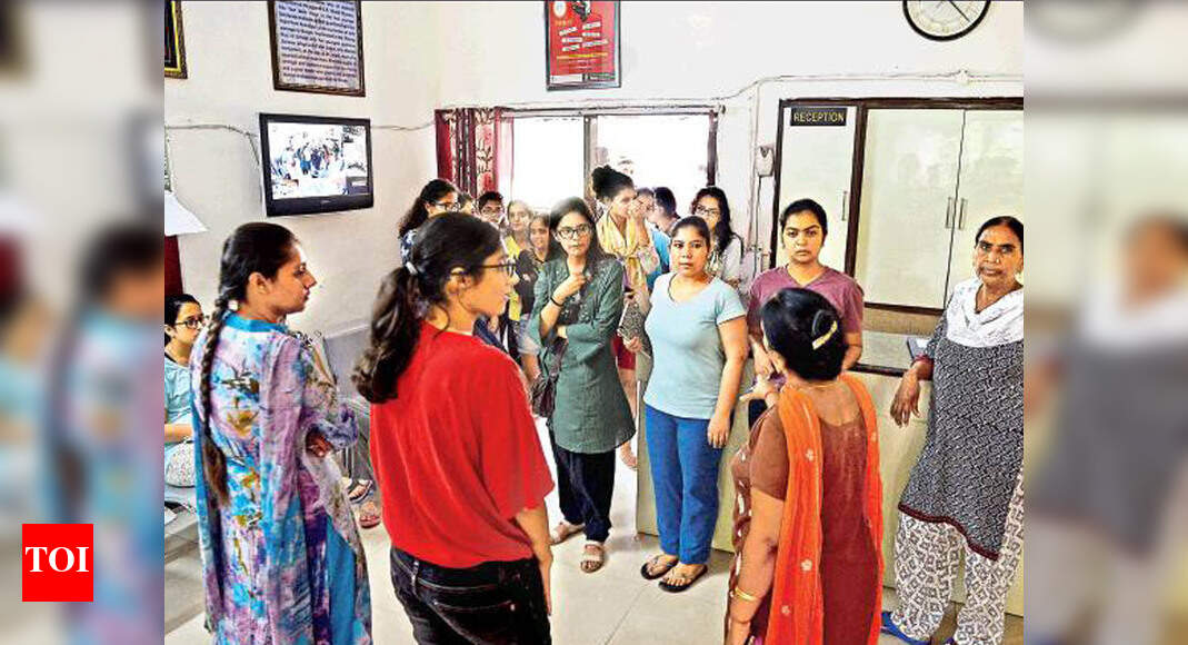 'Decent' dress notice draws flak from PU hostel girls | Chandigarh News ...