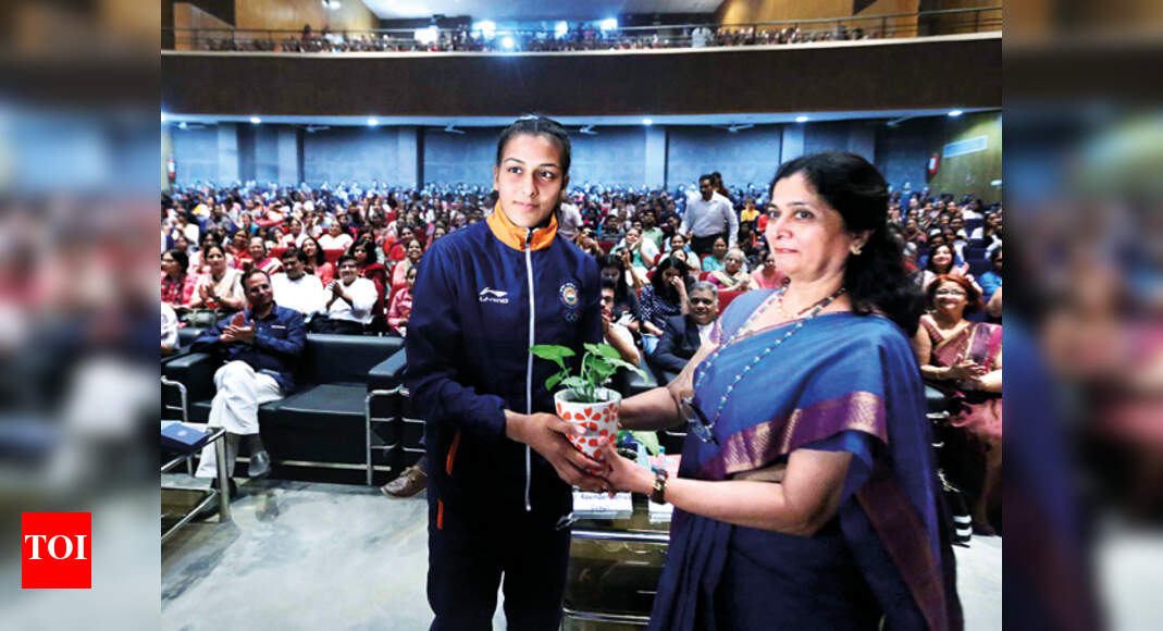 Gargi College welcomes Asian Games silver medallist Pincky Balhara ...