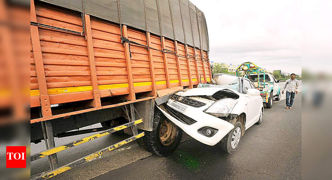 India way behind 2020 target, road accidents still kill over a lakh a ...