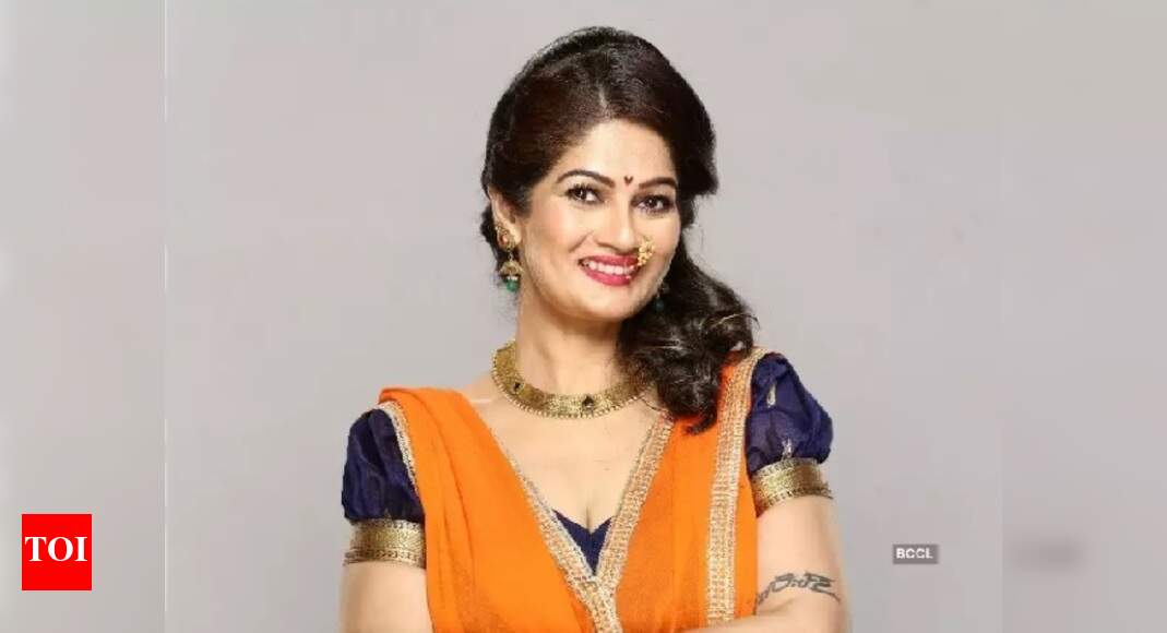 Resham Tipnis stays fit with pilates | Marathi Movie News - Times of India