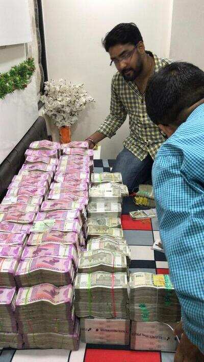 Rs 19 crore cash found at stock trader’s home in I-T search | Ahmedabad ...