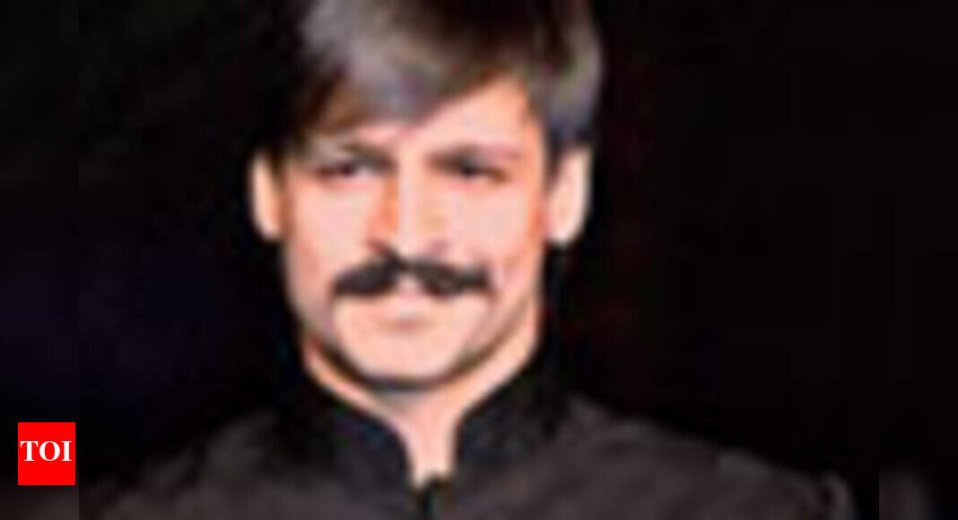 Vivek walks out of interview | Hindi Movie News - Times of India