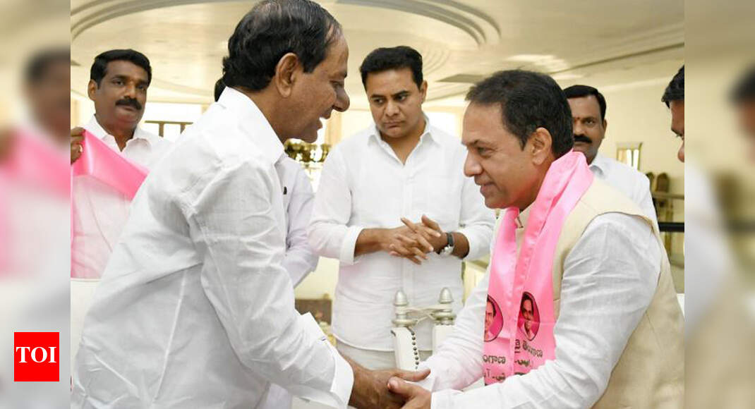 Ex-speaker Suresh Reddy gets grand welcome in TRS | Hyderabad News ... Ex-speaker Suresh Reddy gets grand welcome in TRS | Hyderabad News ...