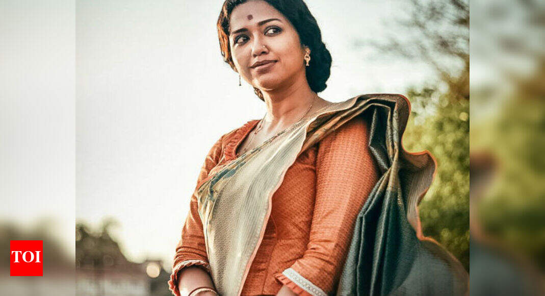 ‘Byomkesh Gowtro’ new poster introduces Sohini Sarkar as Satyabati ...