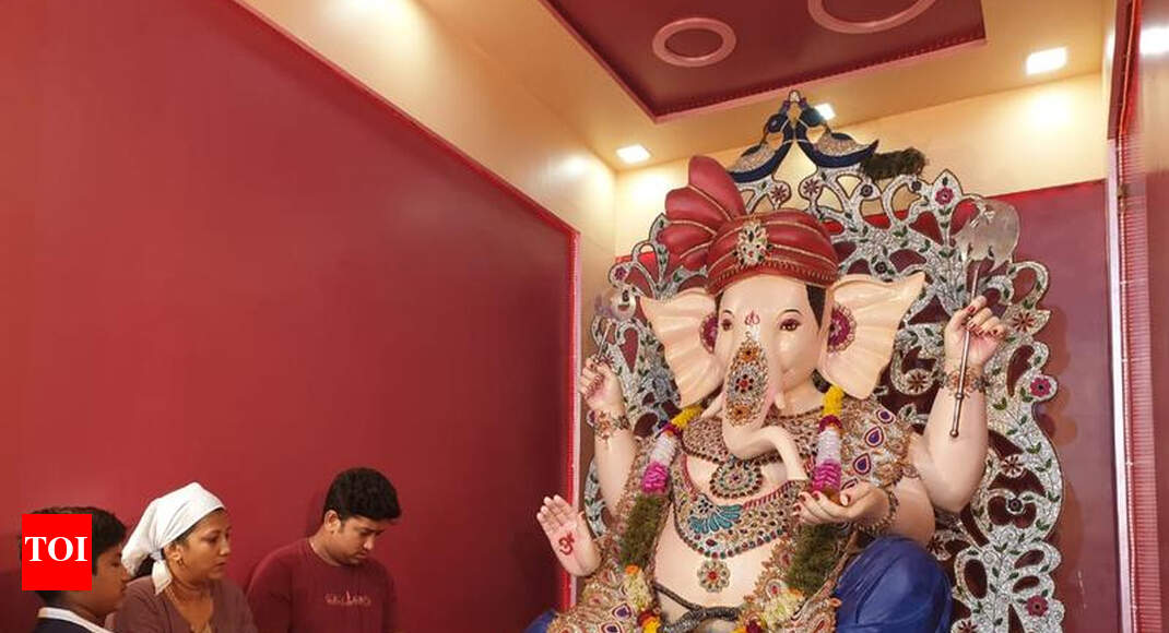 Parsi family ensures Ganesha’s blessings in Navsari’s Pinjara Mohalla ...