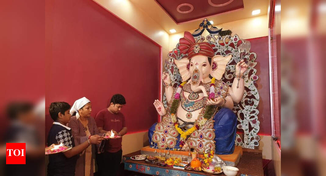 Parsi family ensures Ganesha’s blessings in Navsari’s Pinjara Mohalla ...