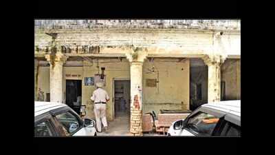 Kharar cops under shaking pillars | Chandigarh News - Times of India