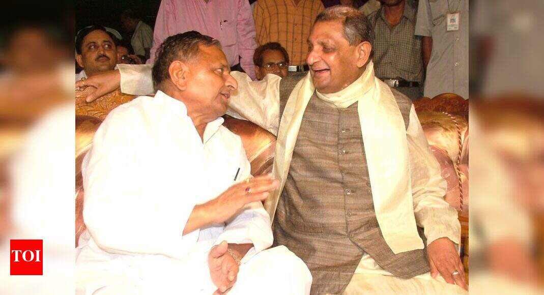Reoti Raman of SP supports AU VC - Times of India