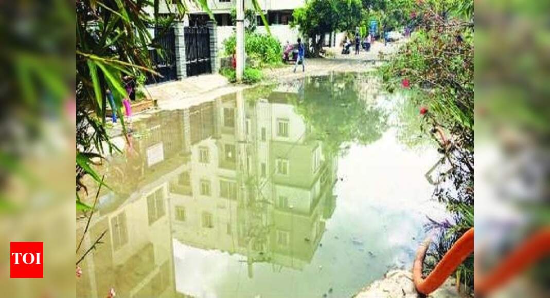 Rainwater, sewage turn HSR stretch into stinky cesspool | Bengaluru ...