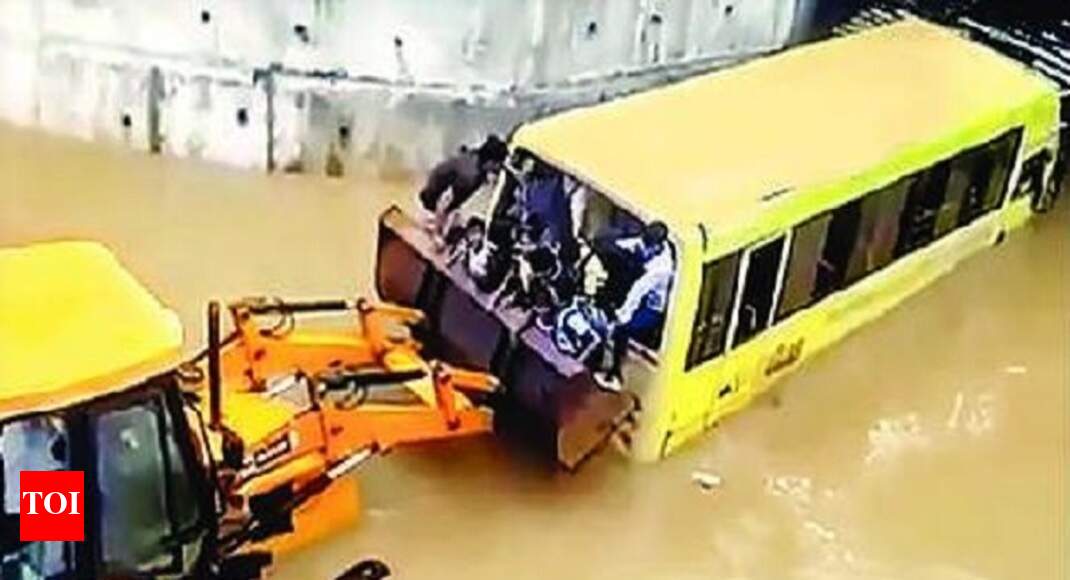 Beawar school bus stuck in rainwater; students rescued | Ajmer News ...