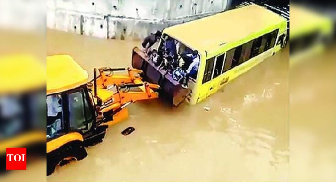 Beawar school bus stuck in rainwater; students rescued | Ajmer News ...