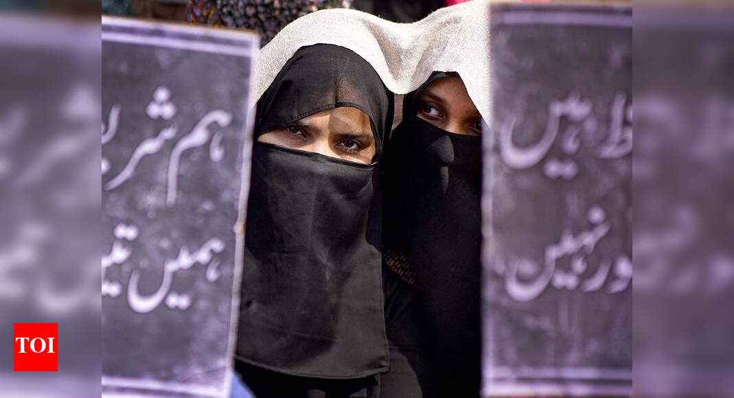 Plea in SC challenging ordinance to make instant triple talaq penal offence | India News - Times ...